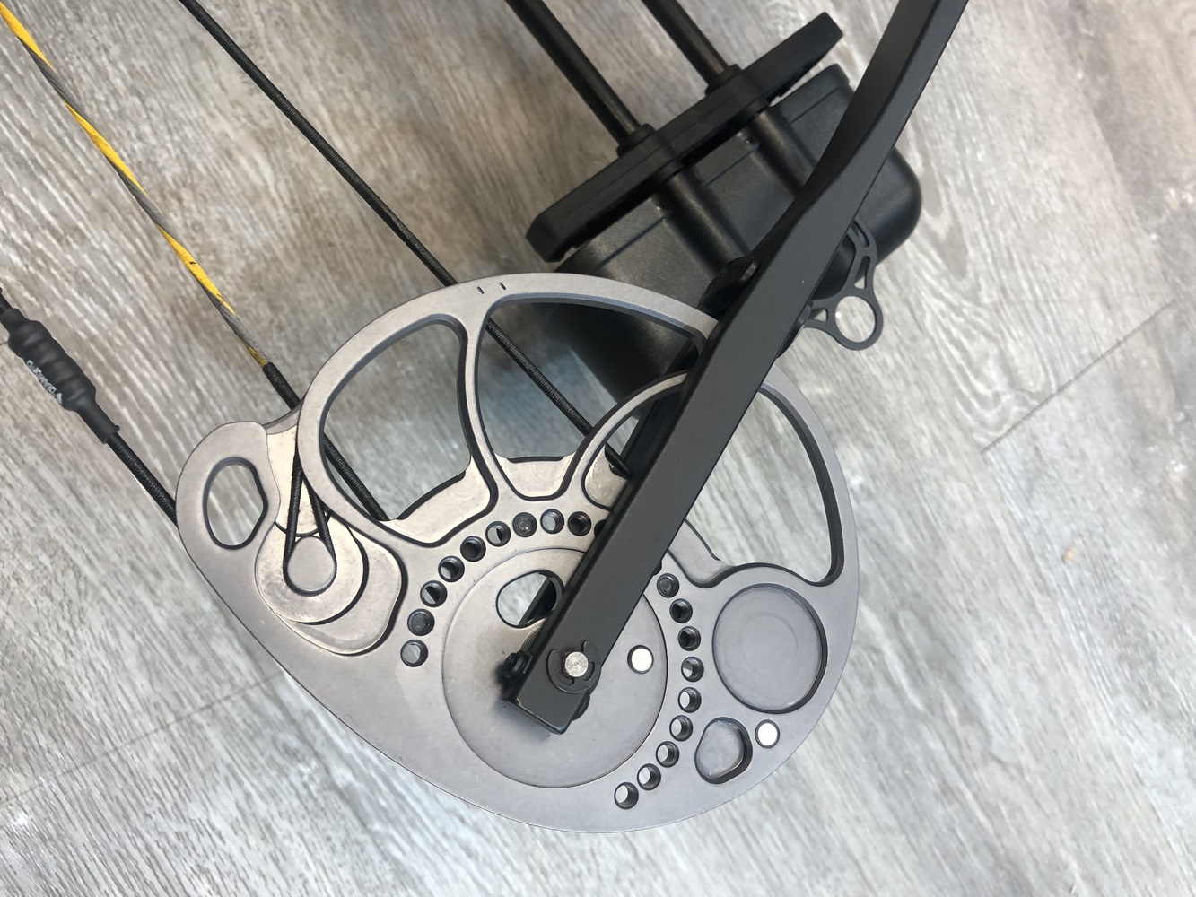 DIAMOND ARCHERY (R) hand Compound bow SB-1 w/ New Arrows- pre-owned ...